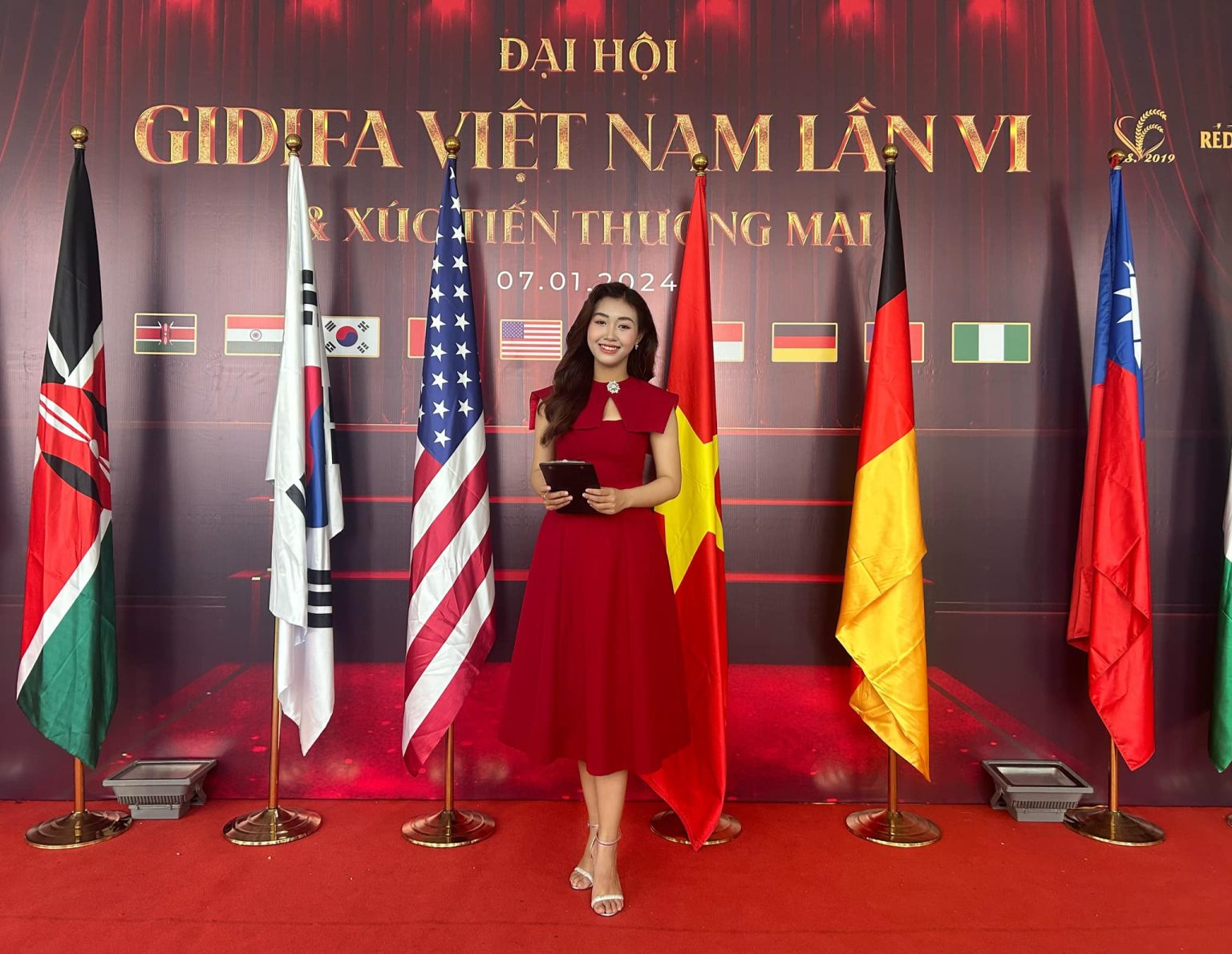 TRANG BỊ GIỌNG NÓI - HỌC MC SỰ KIỆN - MC PHOENIX